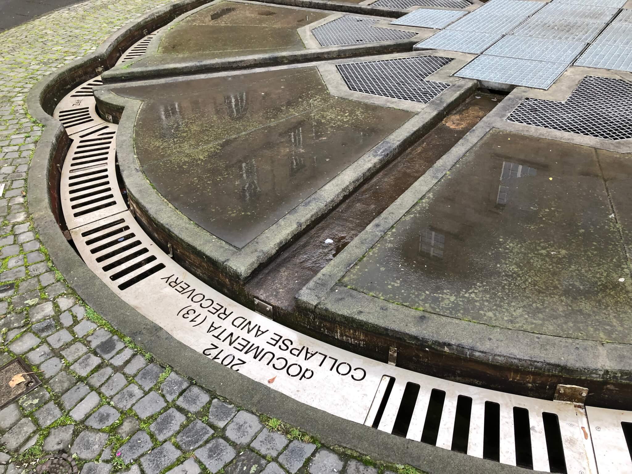 Aschrottbrunnen / Inverted fountain at the town hall, Kassel ⋆ The ...