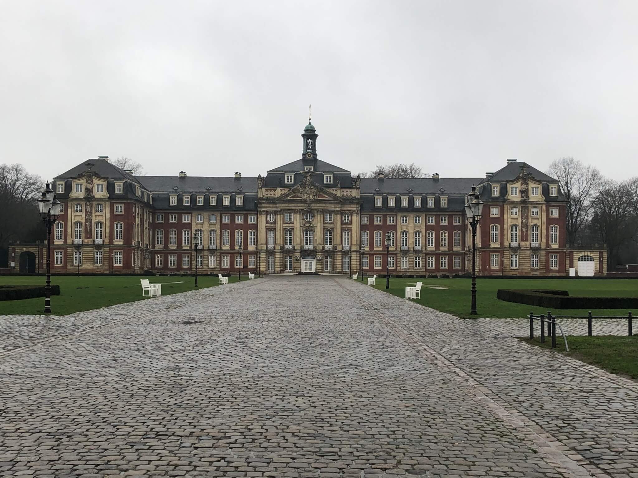 Fürstbischöfliches Schloß / Beautiful castle, Münster ⋆ The Passenger
