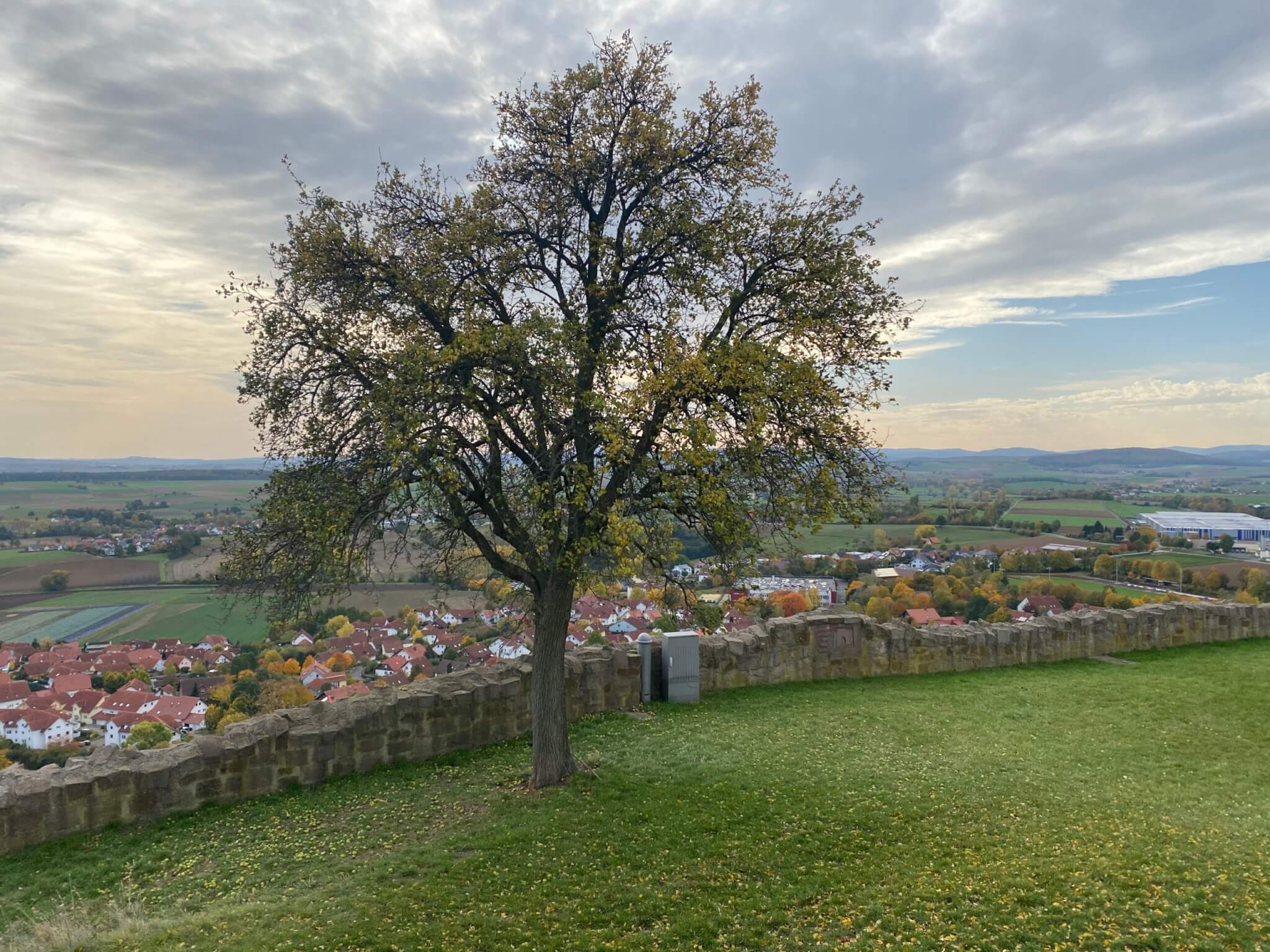 Gudensberg / Good views from Obernburg castle ruin ⋆ The Passenger