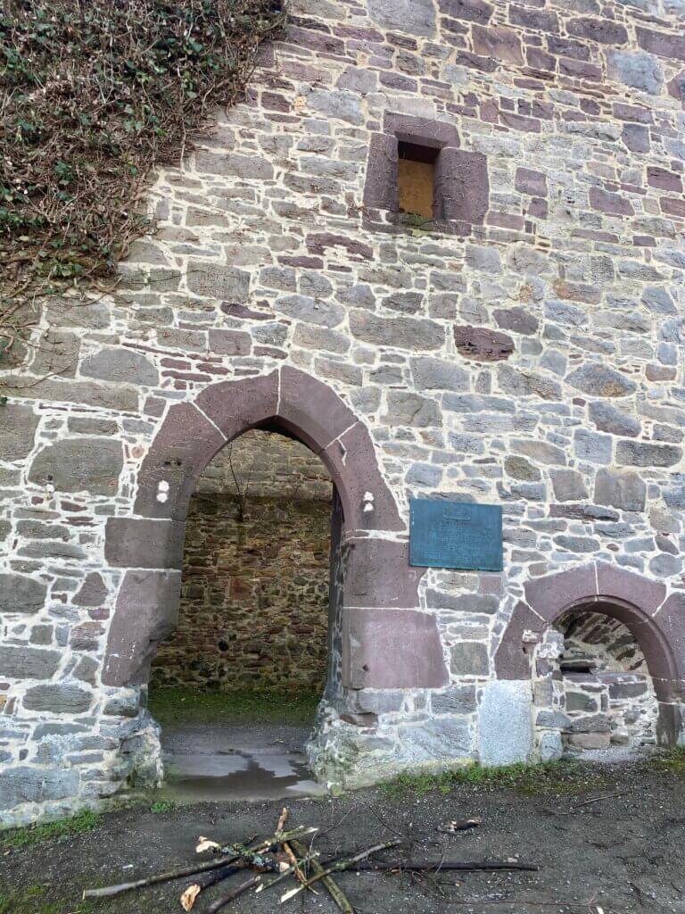 Burg Grebenstein / Climb on top of a castle ruin, Grebenstein ⋆ The ...