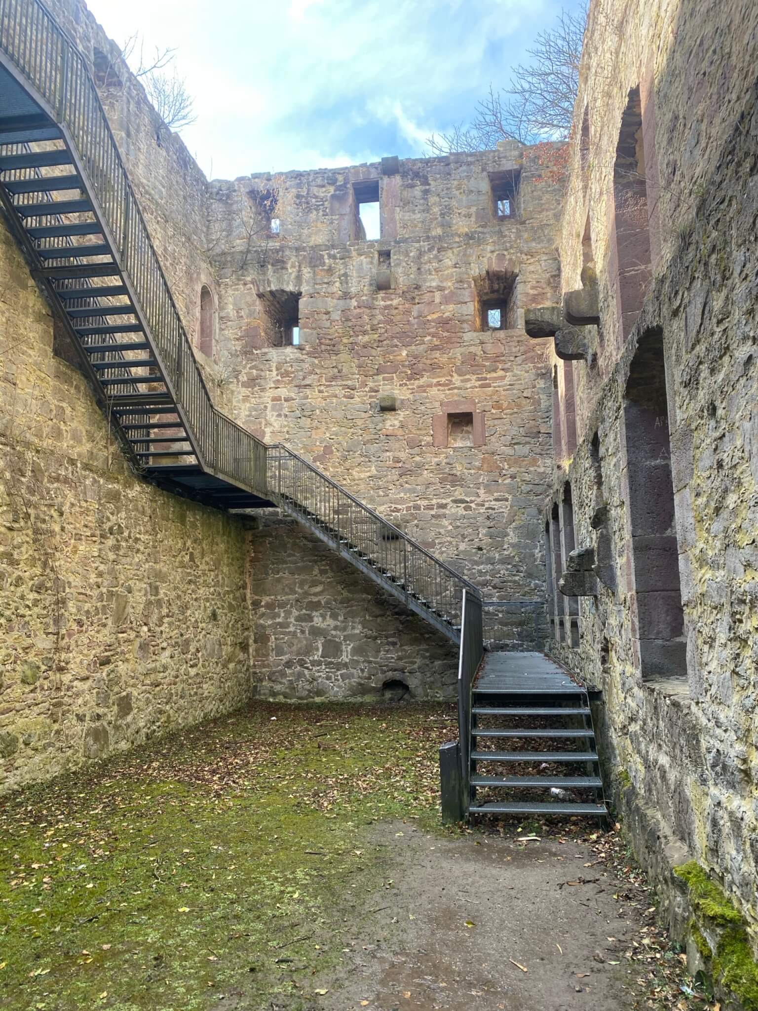 Burg Grebenstein / Climb on top of a castle ruin, Grebenstein ⋆ The ...