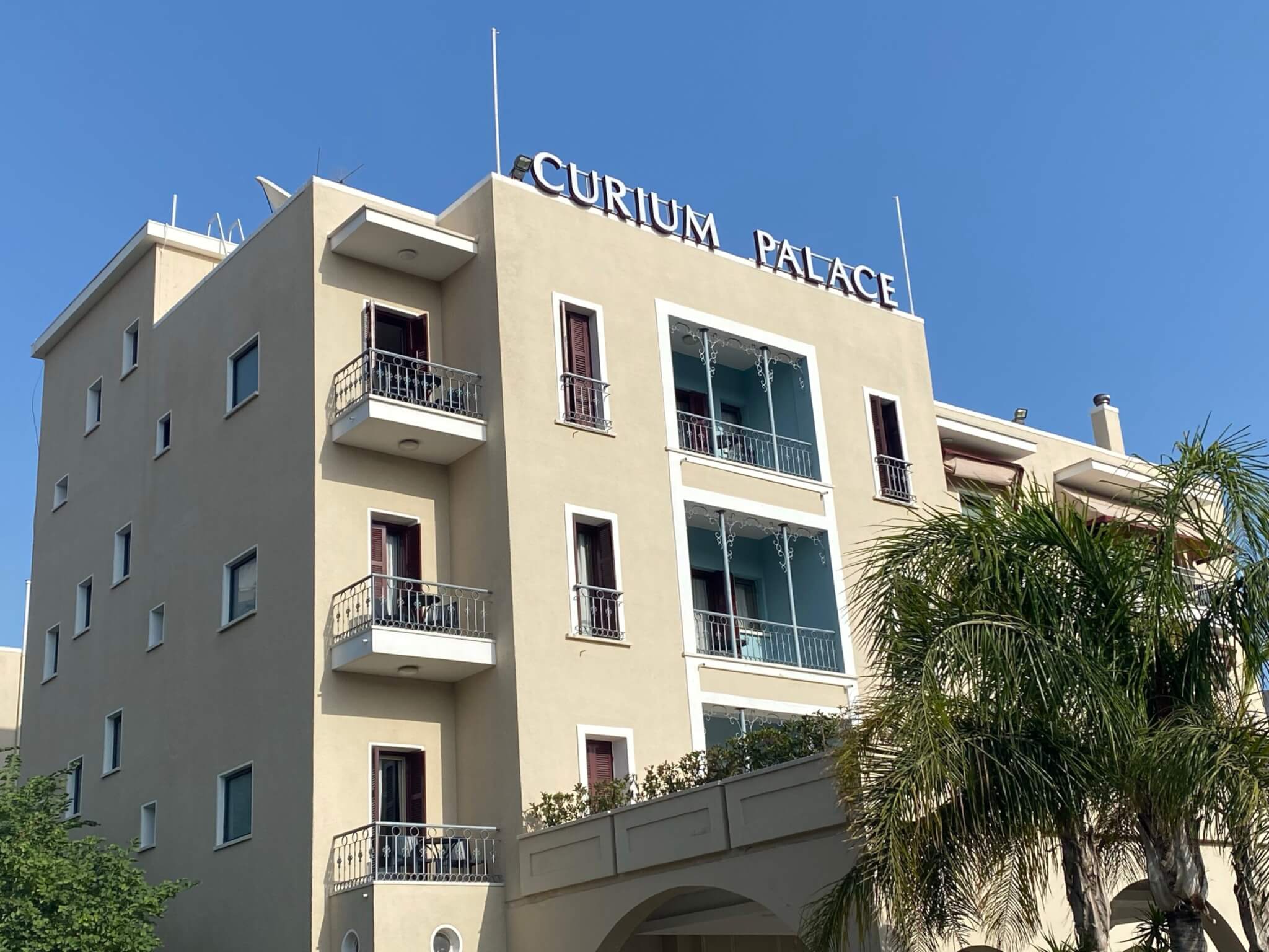 Curium palace hotel / Close to the zoo, Λεμεσός ⋆ The Passenger
