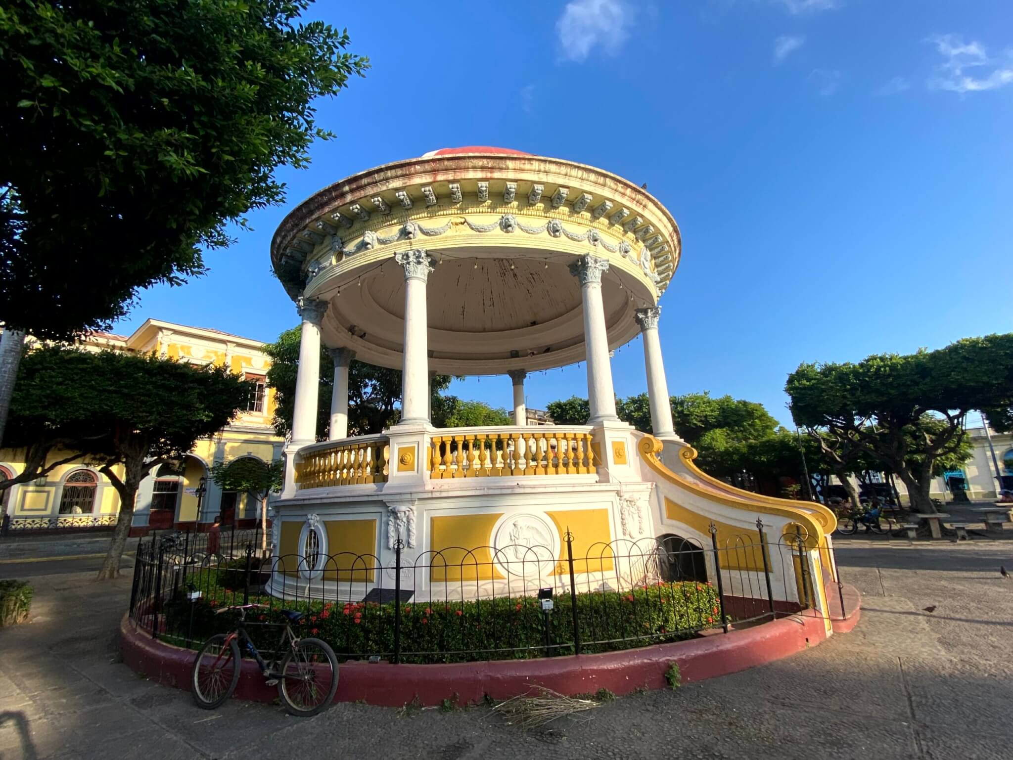 Parque Central / Granada, Nicaragua ⋆ The Passenger