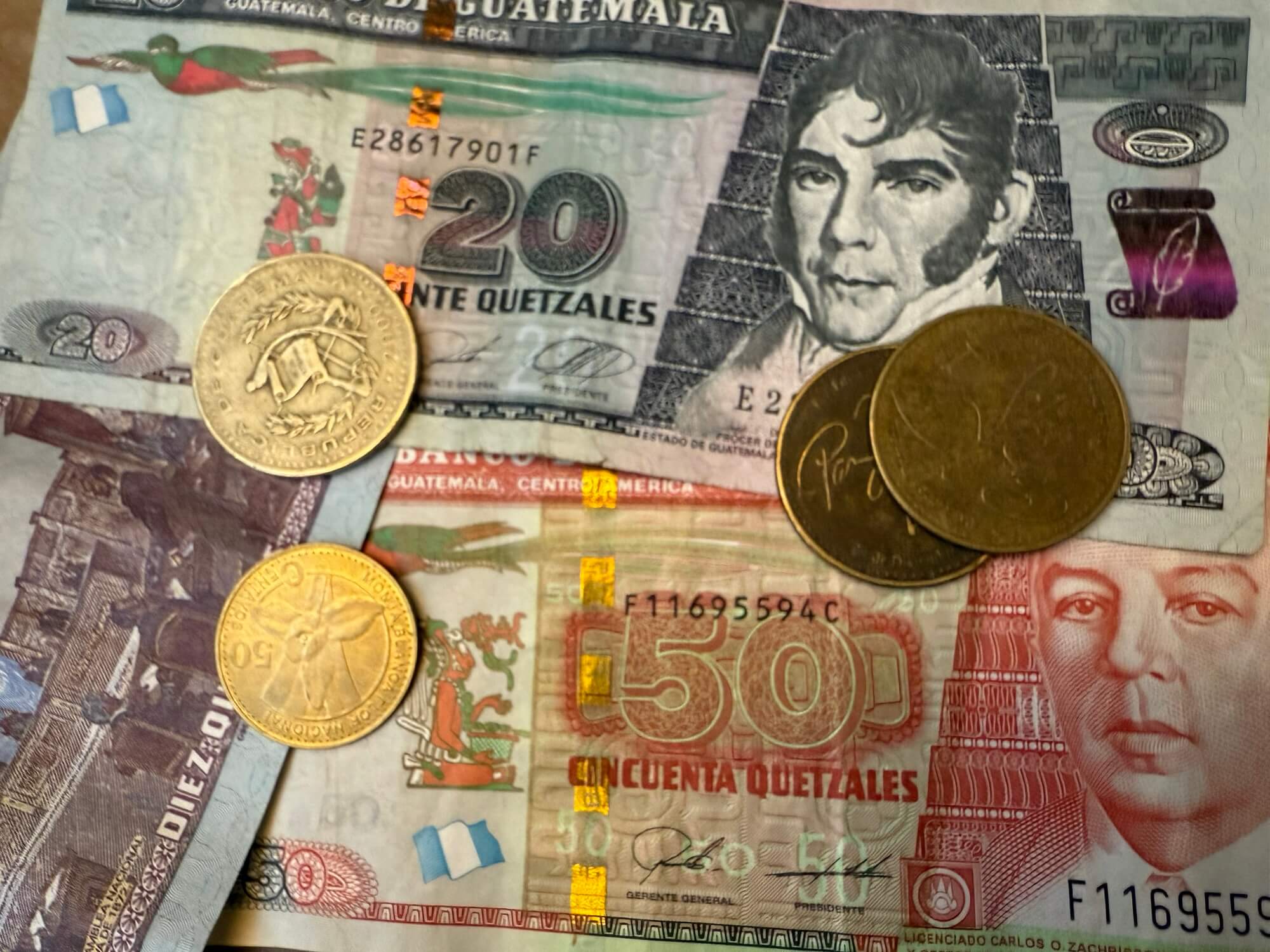 Quetzal / Guatemalteken currency ⋆ The Passenger